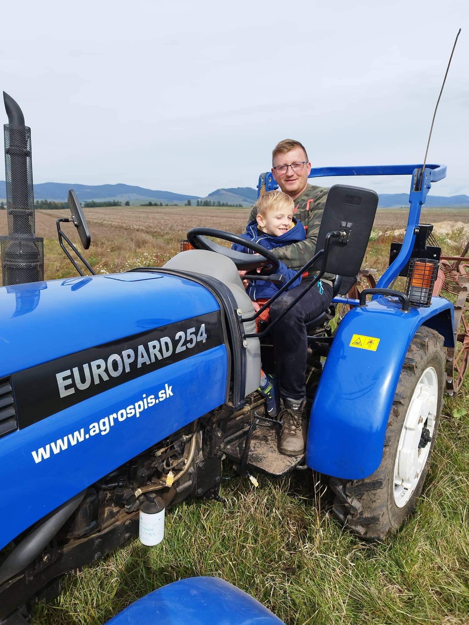 ĽudiaĽuďom.sk - Malý bojovník Adamko chce "makať" na sebe